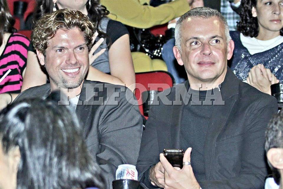 Se divorcia Mauricio Martínez